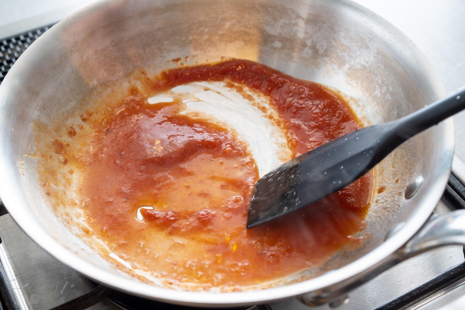 旨味たっぷり！"トマトとアンチョビのパスタ" | ハヤシコウの週末パスタ | dancyu (ダンチュウ) | 食こそエンターテインメント！