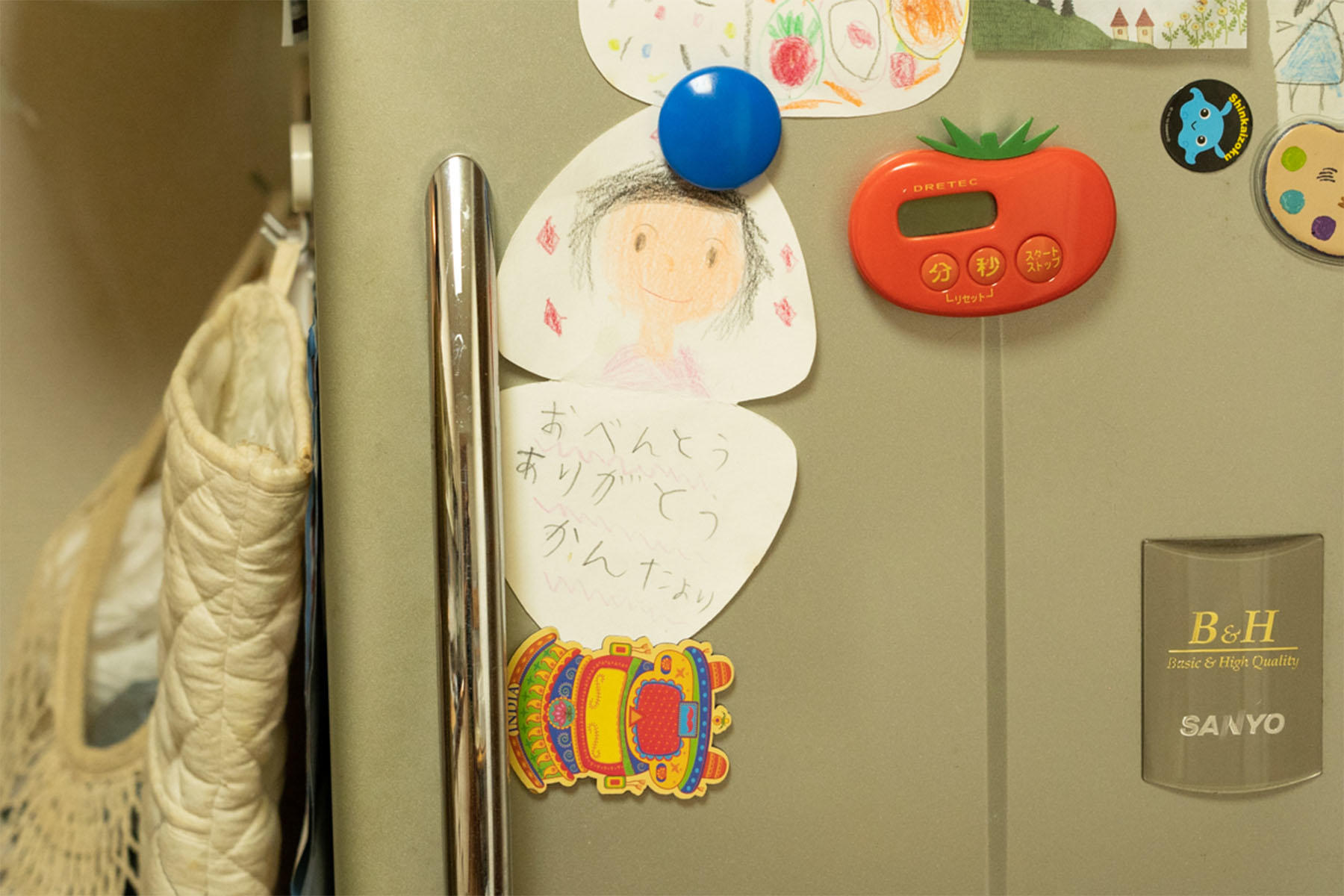 メンチこと、久米康二郎さん一家のしゃけおにぎり。｜おにぎりをたずねて三千里② | まる、さんかく、しかく | dancyu (ダンチュウ) | 食こそエンターテインメント！