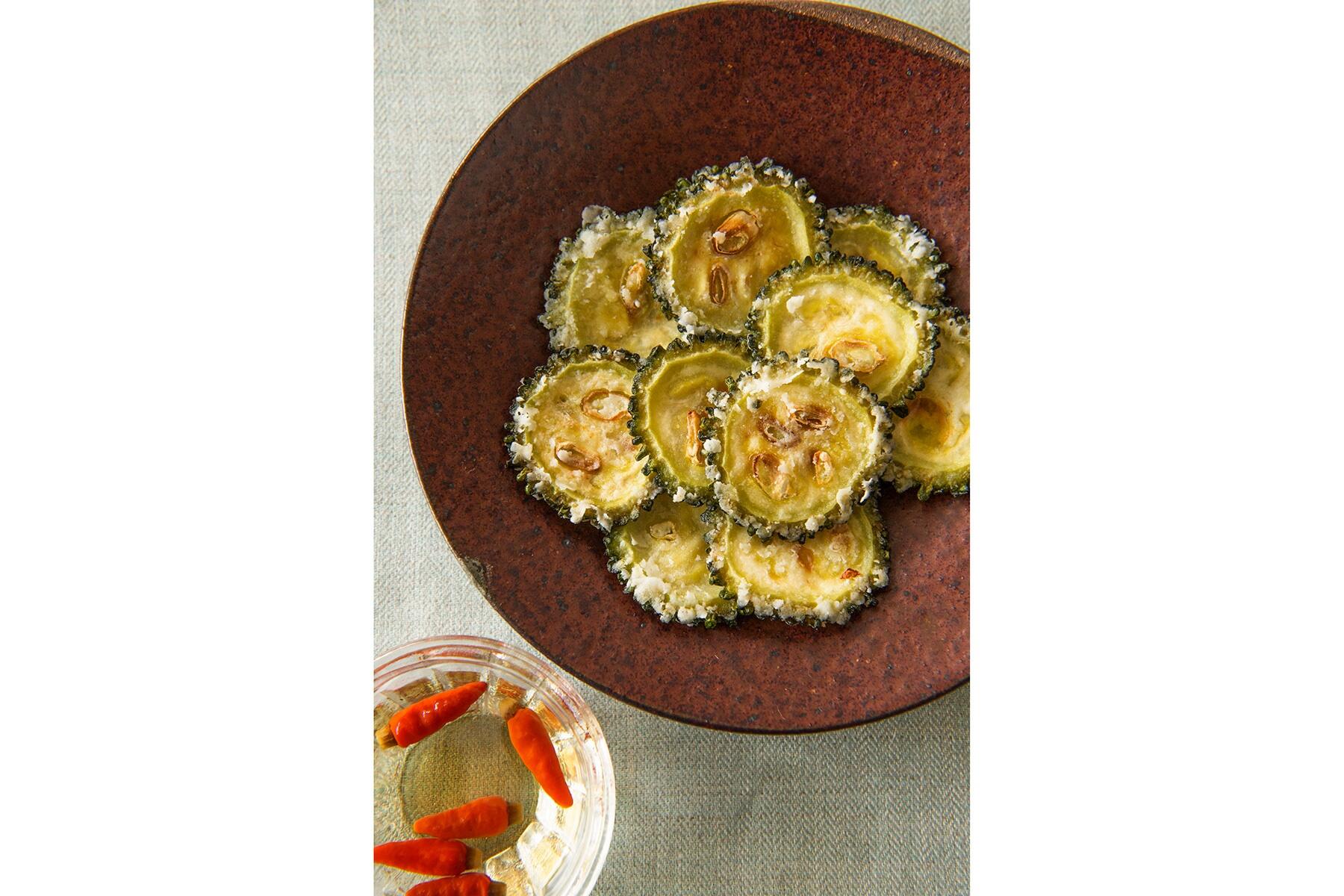 ほろ苦さがクセになる"ゴーヤーのから揚げ" | 揚げ物を引き立てる副菜 | dancyu (ダンチュウ) | 食こそエンターテインメント！